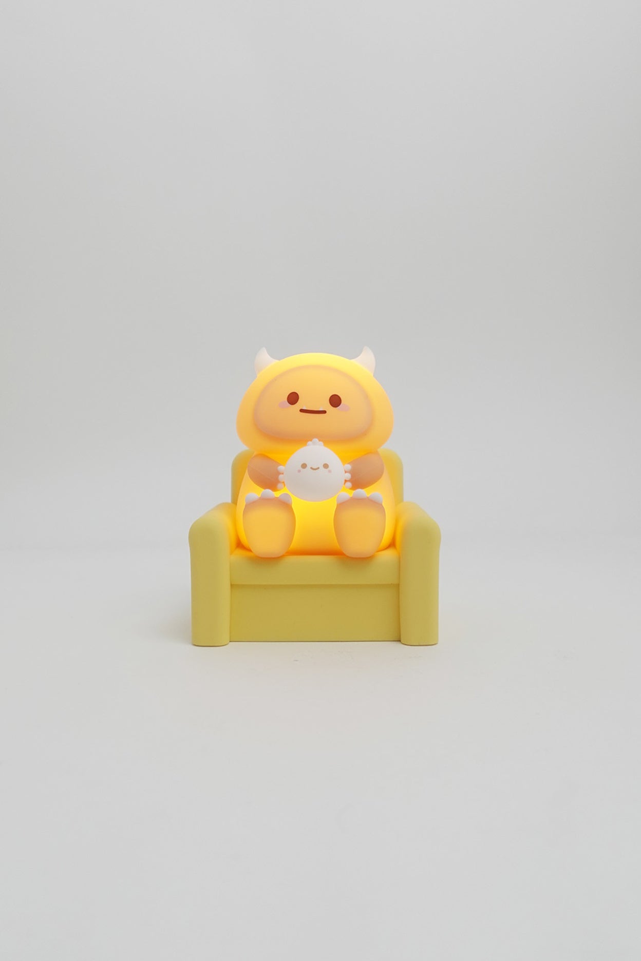 Mini Hank Yeti on Couch Ambient Light – Smoko Inc